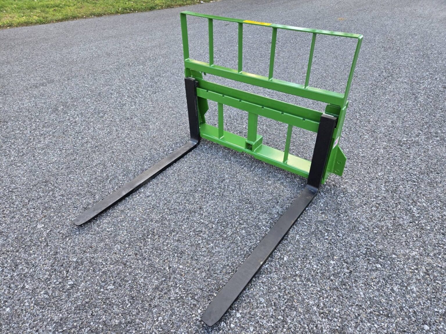 John Deere Tractor Pallet Forks For Sale | Earth and Turf Attachments